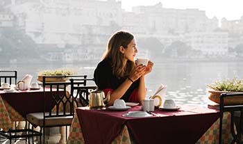 Checklist to Make your Restaurant Tourist Friendly | Applova Blog